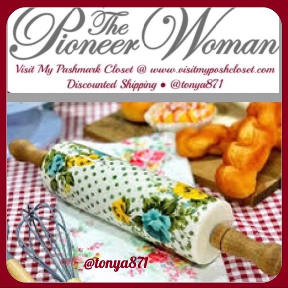 The Pioneer Woman | Kitchen | Euc Pioneer Woman Rose Shadow Ceramic ...